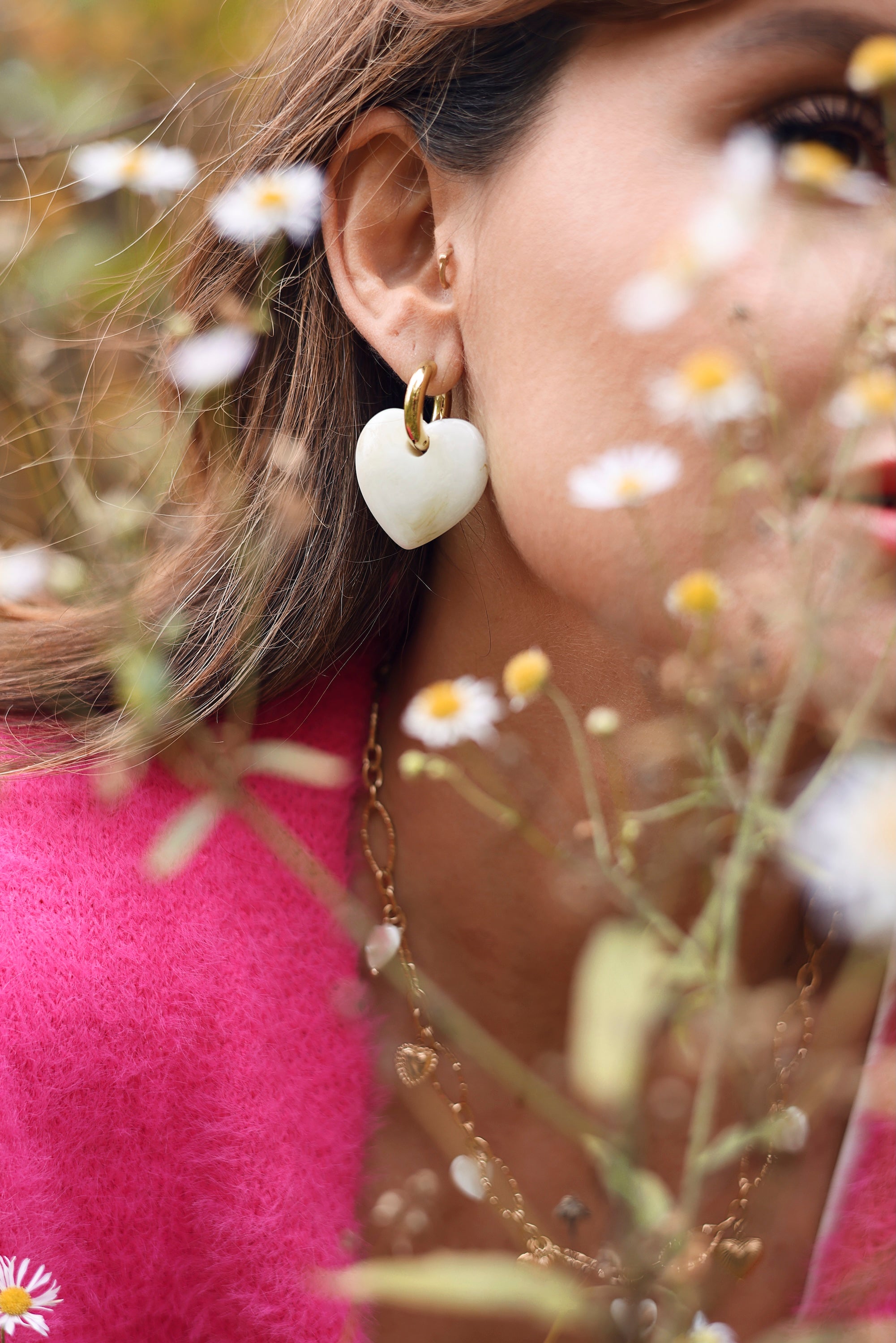 Créoles dorées Sabia blanc – CHLOE ROSE